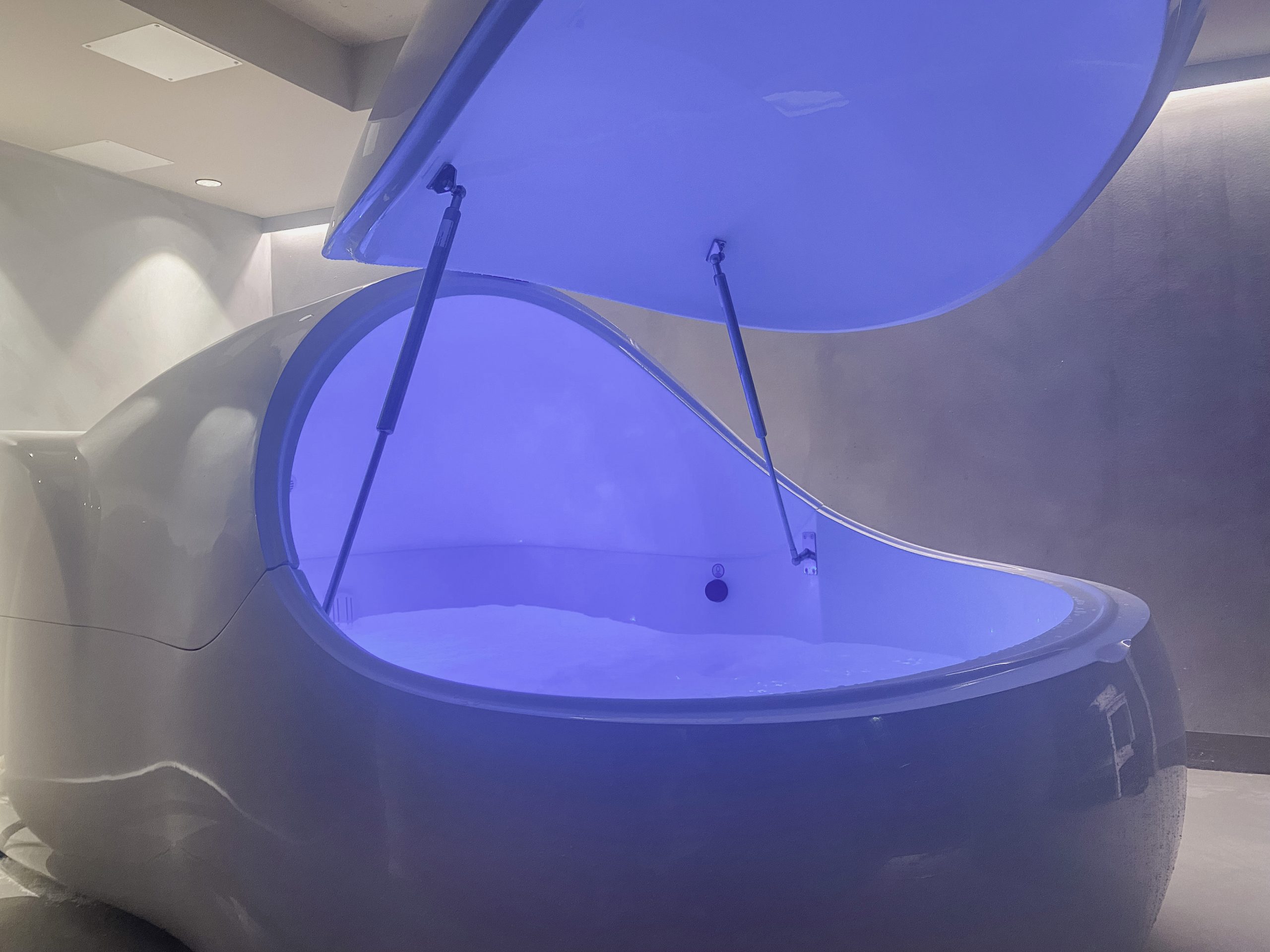 Rentoutus­kellunta tarjoaa matka­lipun mielen­rauhaan - Float Studio | Rentoutuskellunta Tampere ...